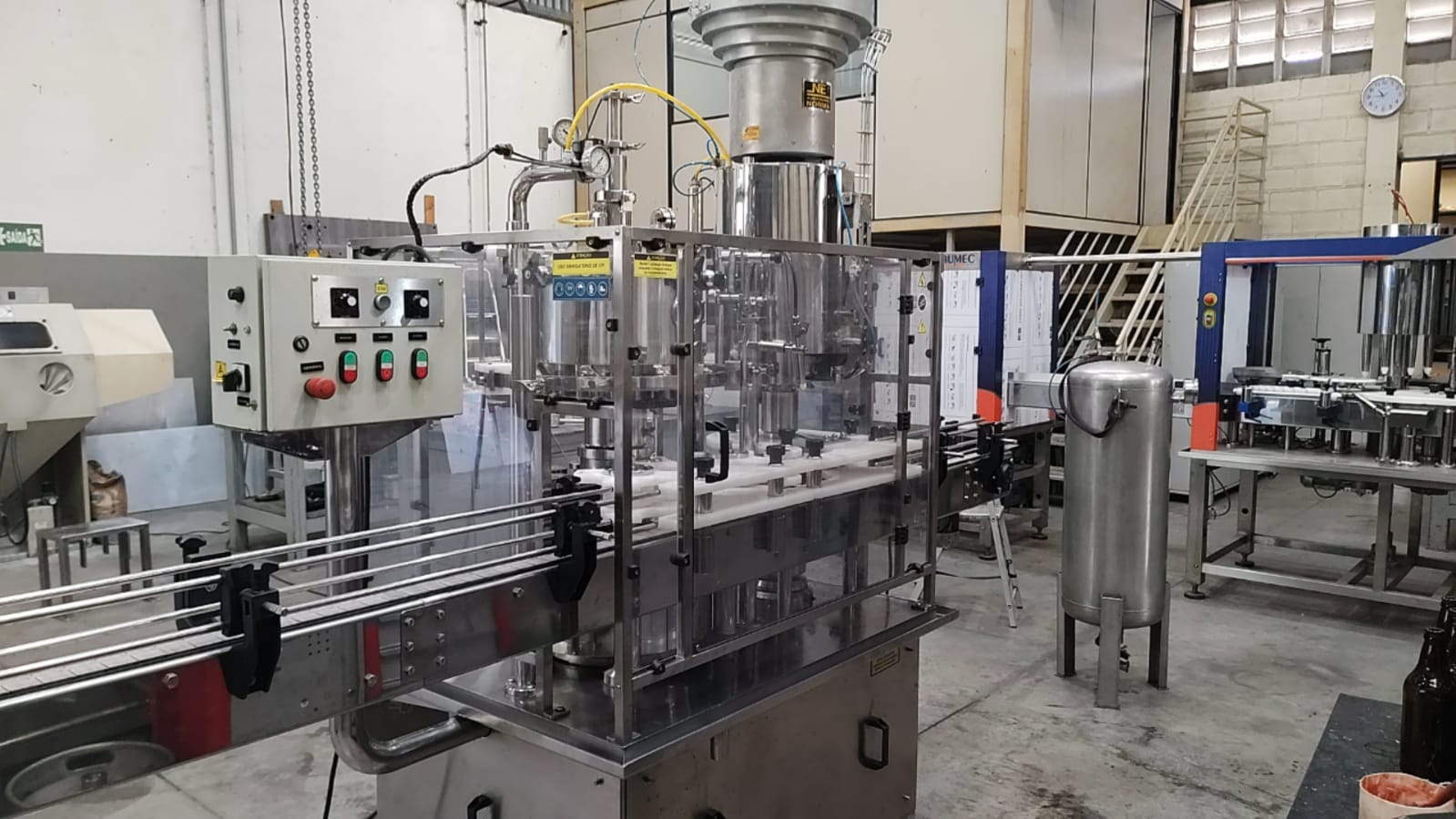 SCCS Brewing Solutions - Máquina de Envase de Garrafa (SAUMEC)